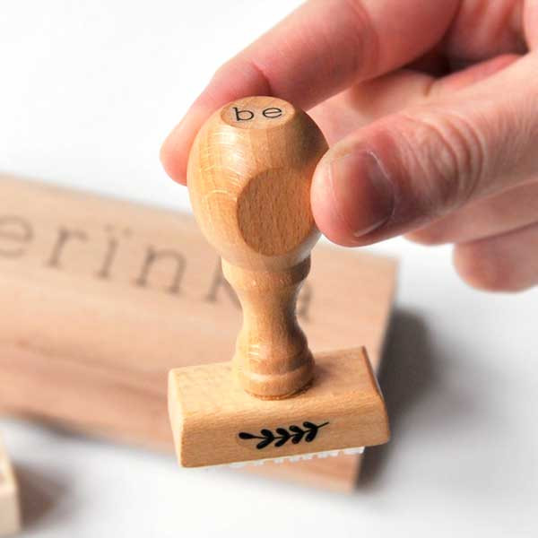 Sello personalizado con logotipo o imagen. Tamaño tarjeta de visita.